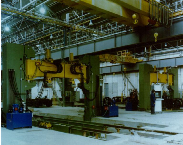 Pressing Portals for Railway Bogies - CCM Oleo